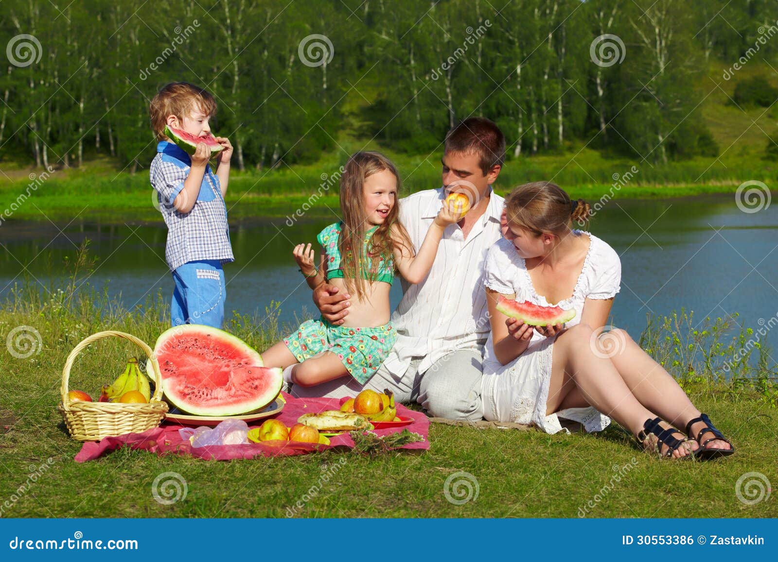 Family Picnic In Park Royalty Free Stock Image - Image: 30553386 Family Picnic In Park Royalty Free Stock Image - Image: 30553386