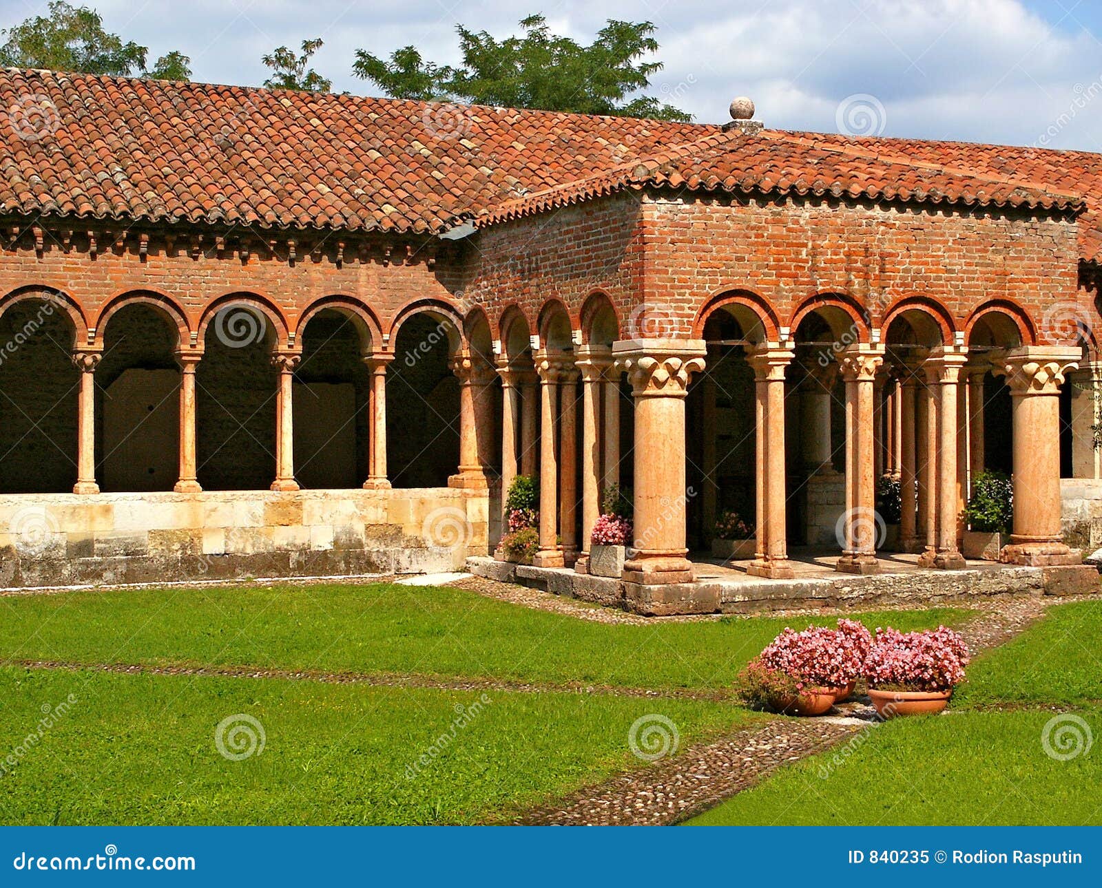 Italian Courtyard Royalty Free Stock Photo - Image: 840235 Italian Courtyard Royalty Free Stock Photo - Image: 840235
