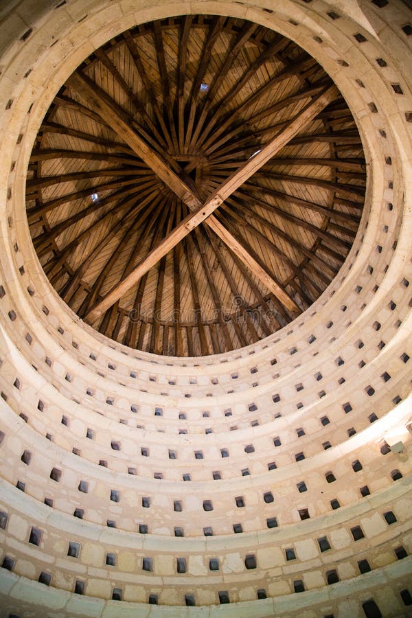 À L'intérieur D'un Colombier Image stock - Image du maison, emboîtement ...