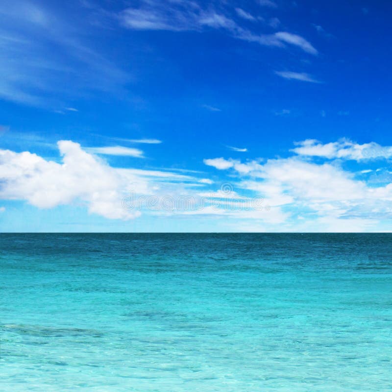 Água De Turquesa Do Oceano E Do Céu Azul Foto de Stock - Imagem de ...