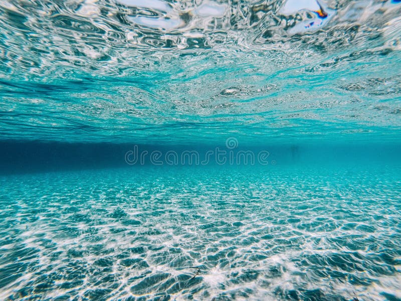 Água do mar de turquesa foto de stock. Imagem de oceano - 42782544