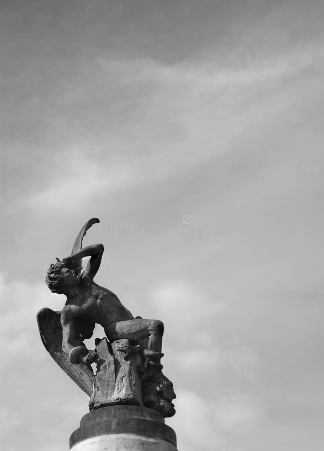 Ángel caido foto de archivo. Imagen de arte, angelical - 6530360