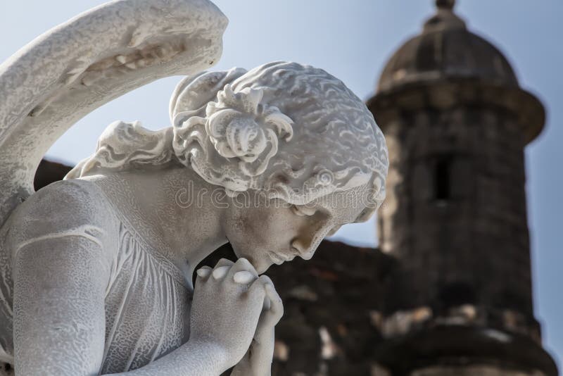 Ángel y fuerte imagen de archivo. Imagen de magdalena - 35283567