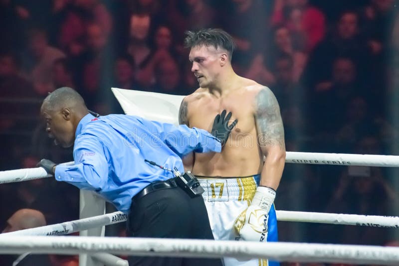 Árbitro Y Boxeador Oleksandr Usyk Del Boxeo Imagen editorial - Imagen ...