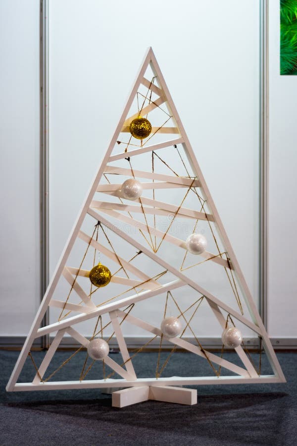 Árbol triangular imagen de archivo. Imagen de parque - 37680407