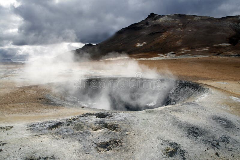 Área geotérmica imagen de archivo. Imagen de fumarolas - 13418869