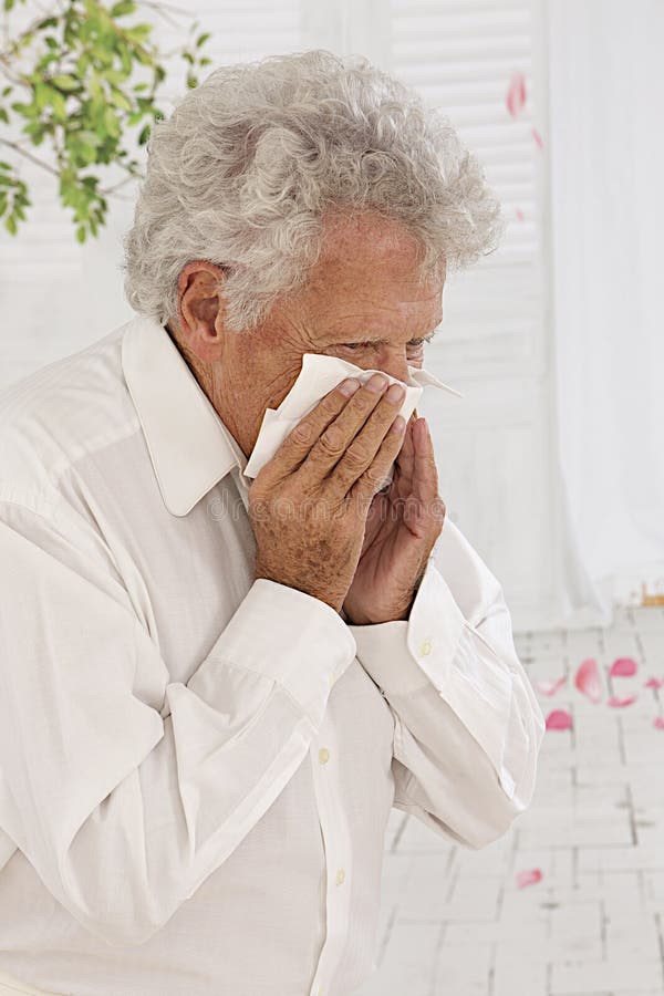 Kranker Alter Mann, Laufende Nase Stockbild - Bild von krankheit, kalt ...