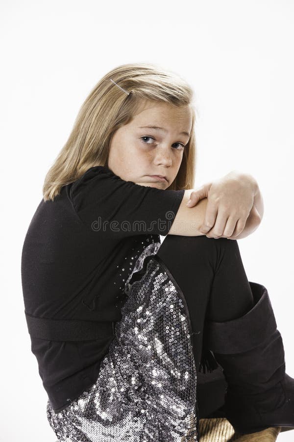 årig flicka 10 med looken arkivfoto. Bild av inställning - 27125820