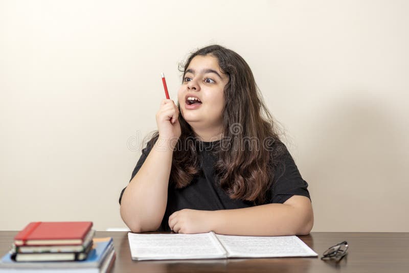 13-årig Flicka Som Gör Läxor Fotografering för Bildbyråer - Bild av ...