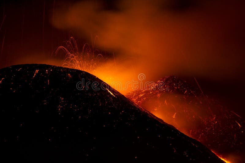 10ème Paroxysme De L'Etna De 2013 Photo stock - Image du lave, sicile ...