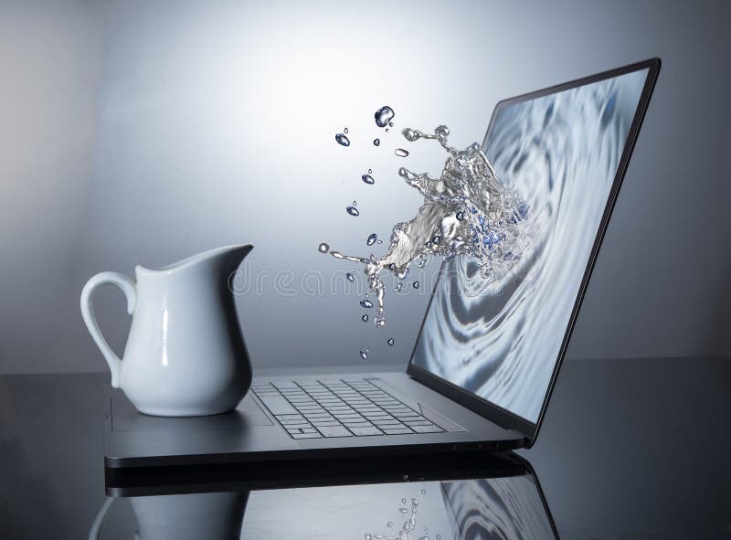 éclaboussure D'eau Sortant De L'écran De L'ordinateur Portable Et ...