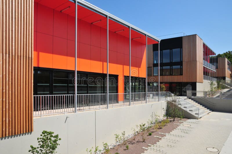 École Moderne Dans L'Ile De France Photographie éditorial - Image du ...