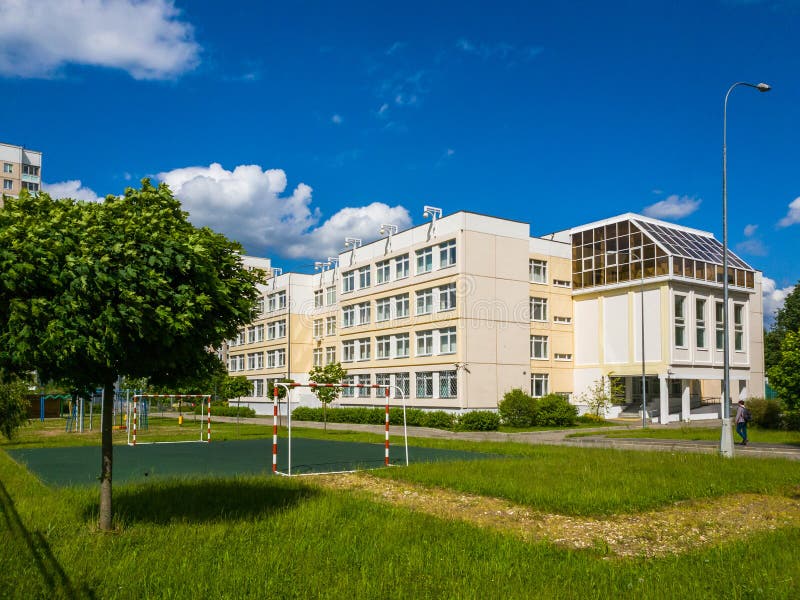 école Secondaire Typique à Moscou, Russie Image stock éditorial - Image ...