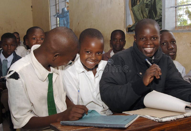 Écoliers africains photo stock éditorial. Image du apprendre - 30379748