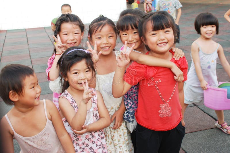 Enfants chinois image stock. Image du beau, enfance, gosse - 5063987