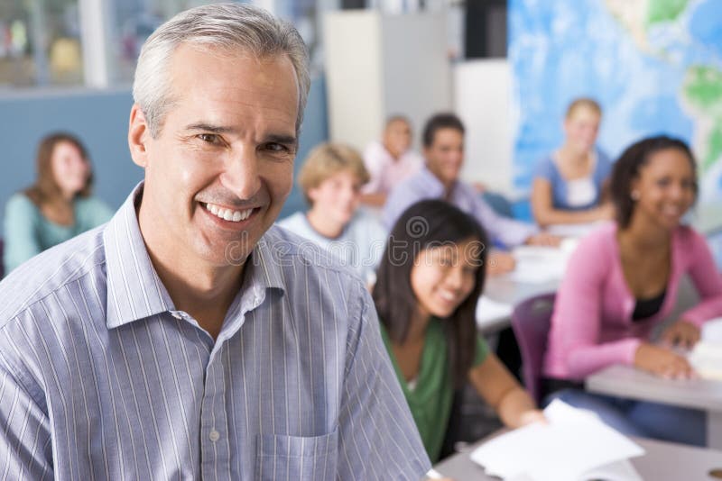 Écoliers Et Leur Professeur Dans La Classe Image stock - Image du homme ...