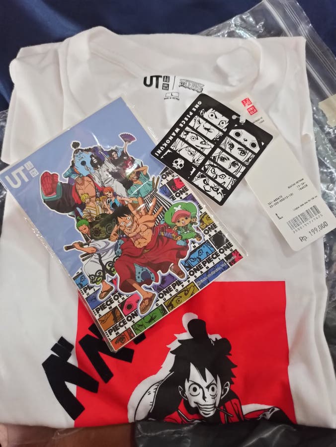 Étiquette De Label Sur La Chemise D'Uniqlo Photographie éditorial ...