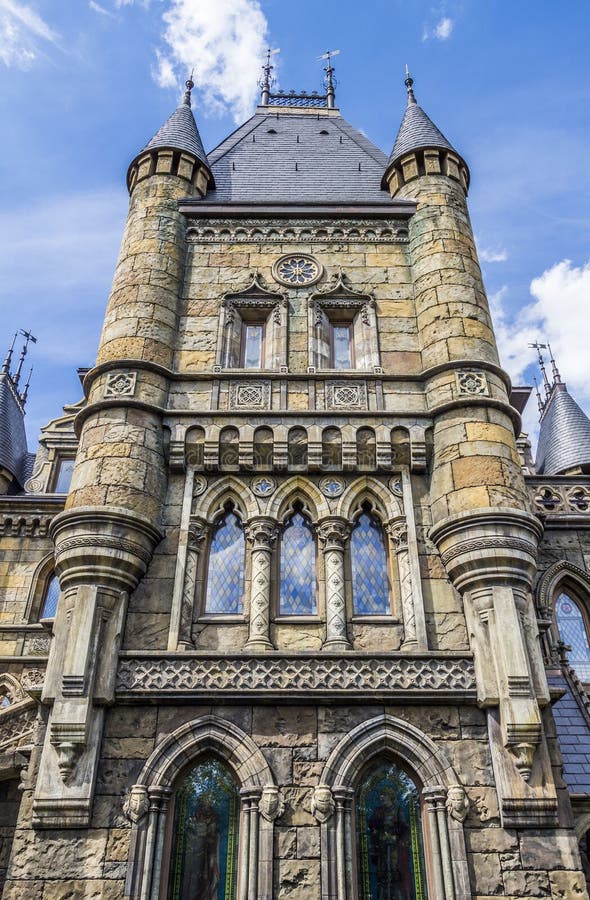 Éléments D'architecture Dans Le Style Gothique Photographie éditorial ...