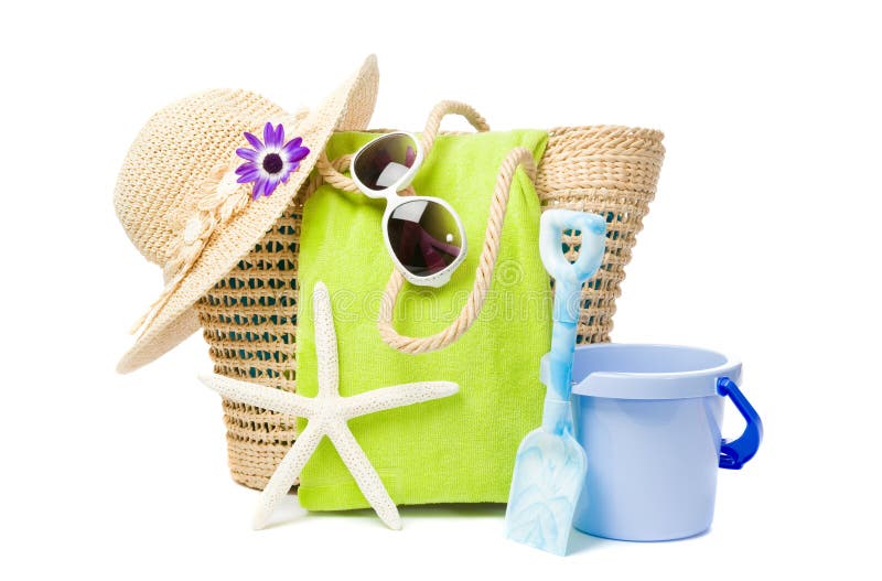 Articles De Plage Dans Le Panier Image stock - Image du vert ...