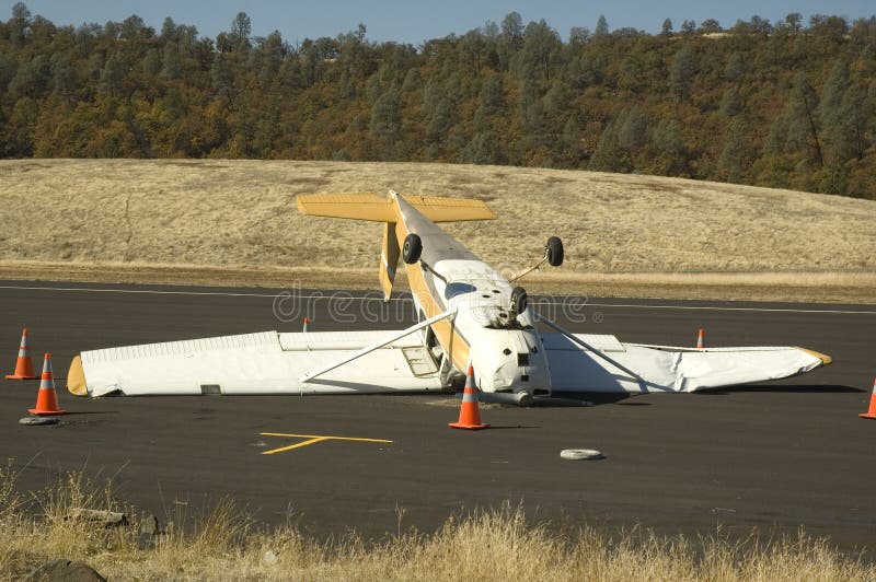 Épave d'avions photo stock. Image du commercial, apart - 53334734
