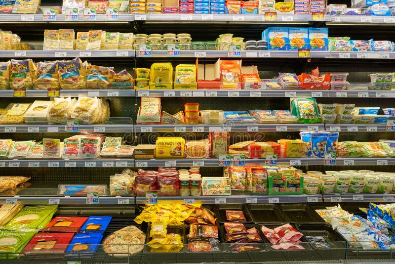 Épicerie image éditorial. Image du supermarché, fromage - 134645080