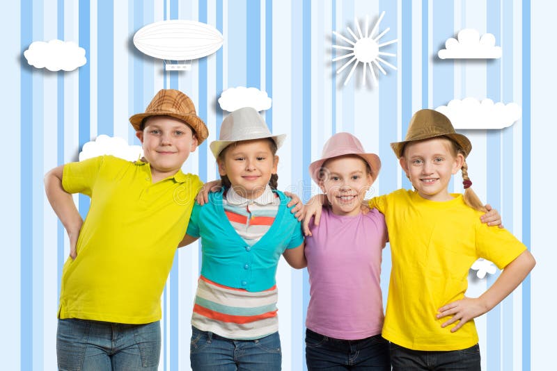 Enfants en rang image stock. Image du verticale, amusement - 34505277