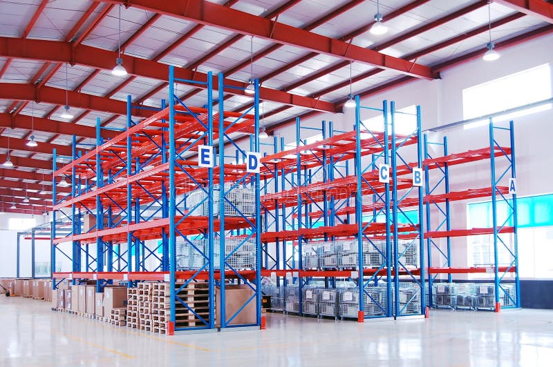 Étagère d'entrepôt photo stock. Image of lumineux, décoration - 24874498