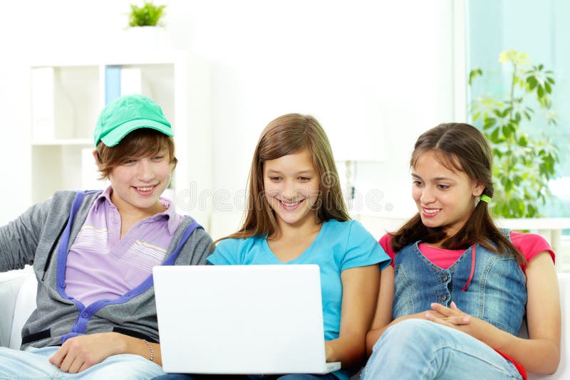 Étude des ados photo stock. Image du occasionnel, caucasien - 33209994