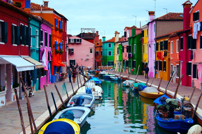 Île de Burano/de Venise photographie éditorial. Image du couleurs ...