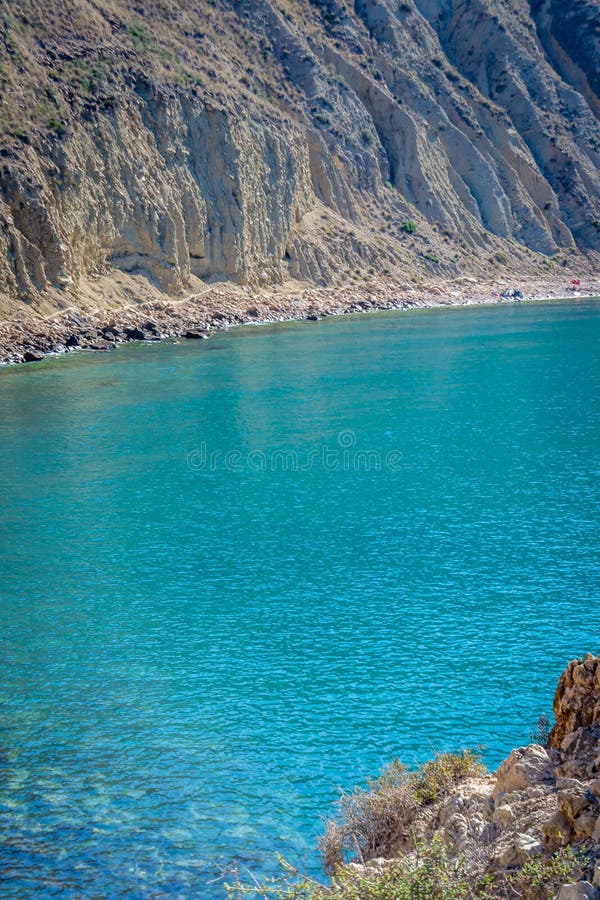 Île De Jebha Et Vagues Et Roches Photo stock - Image of présidence ...