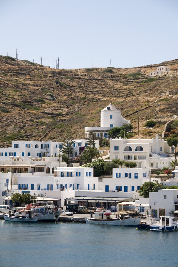 Île Grecque Grèce D'IOS De Port Photo stock - Image du bateaux, hôtel ...