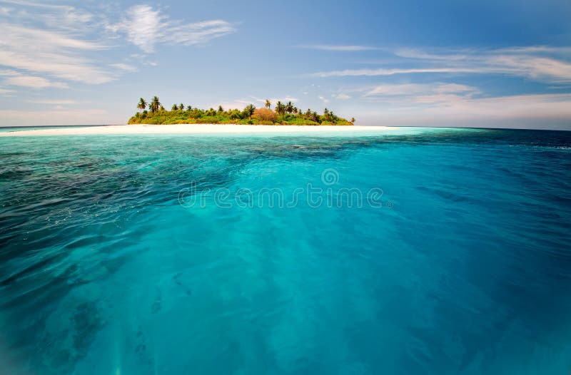 île Inhabitée Dans Les Caraïbes Et L'océan Atlantique à La Frontière ...