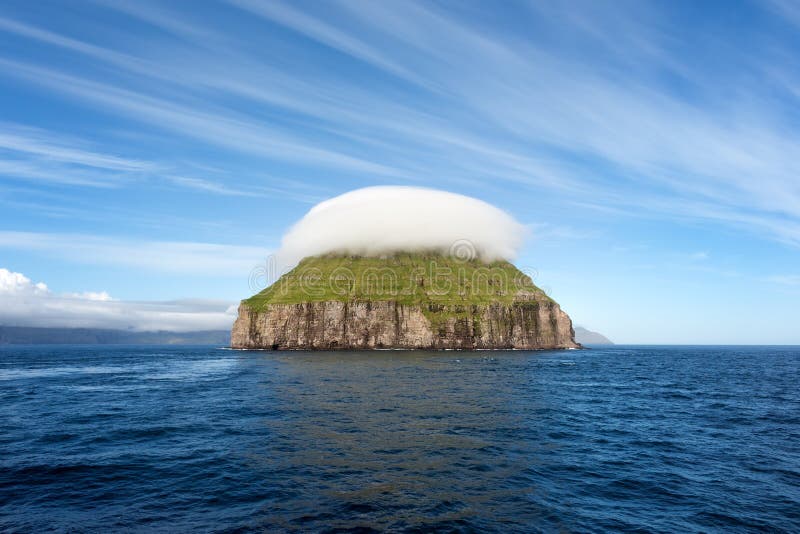 Île perdue image stock. Image of atlantique, îlot, paysage - 49495781