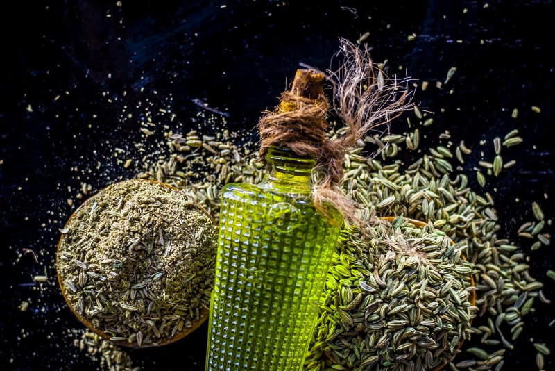 Óleo Da Erva-doce Ou Do Variyali Foto de Stock - Imagem de odor, funcho ...
