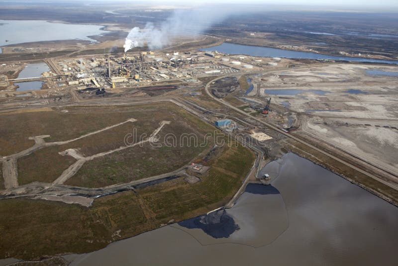 Ölsand, Alberta, Kanada redaktionelles foto. Bild von betriebe - 42945966
