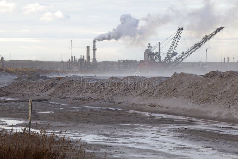 Ölsand, Alberta, Kanada redaktionelles foto. Bild von betriebe - 42945966
