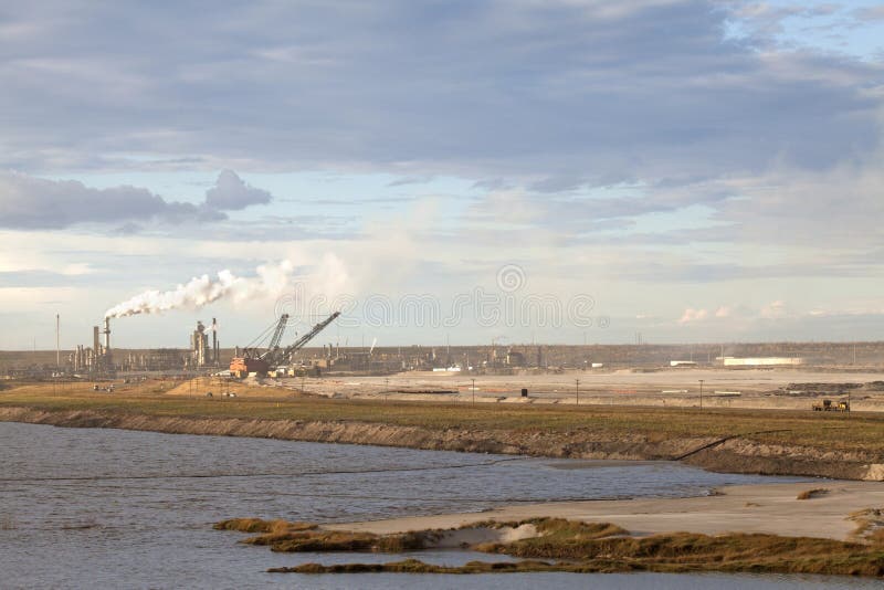 Ölsand, Alberta, Kanada redaktionelles foto. Bild von betriebe - 42945966