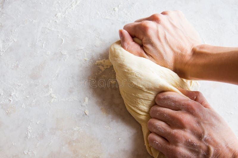 Hand kneten Teig stockfoto. Bild von kochen, teig, italienisch - 65585268