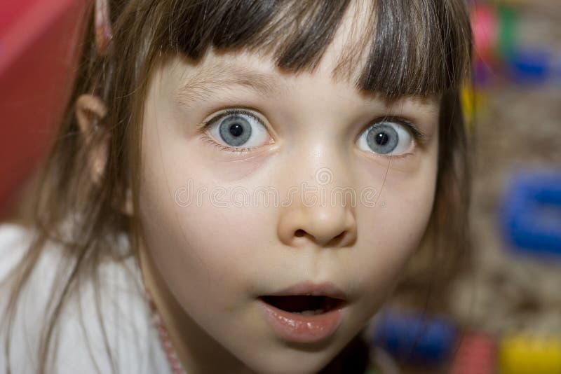 Überraschtes Kind stockfoto. Bild von entsetzt, jung, augen - 1229216