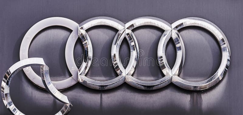 Łamany audi znak zdjęcie stock editorial. Obraz złożonej z wystawa ...