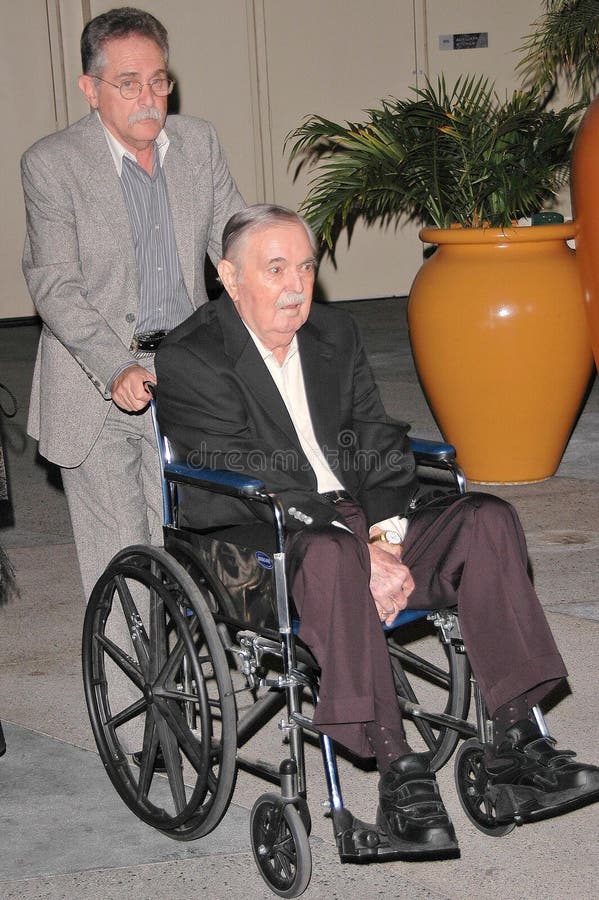 Джеймс Doohan редакционное стоковое фото. изображение насчитывающей ...