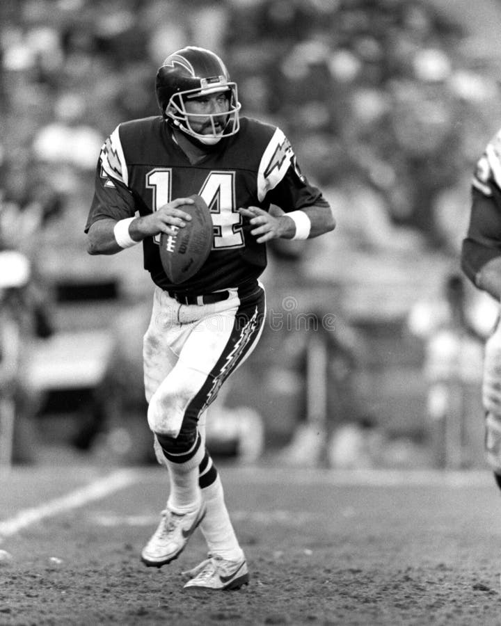 丹Fouts 图库摄影片. 图片 包括有 四分卫, 地亚哥, 图象, 橄榄球, 同盟, 比赛, 充电器, 球员 - 78434432