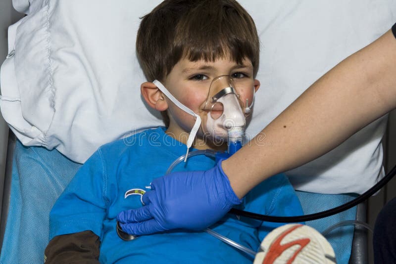 儿童患者 库存图片. 图片 包括有 英雄, 紧急, 医务人员, 航空, 抢救, 紫色的, 男性, 子项, 的闪烁 - 6992623