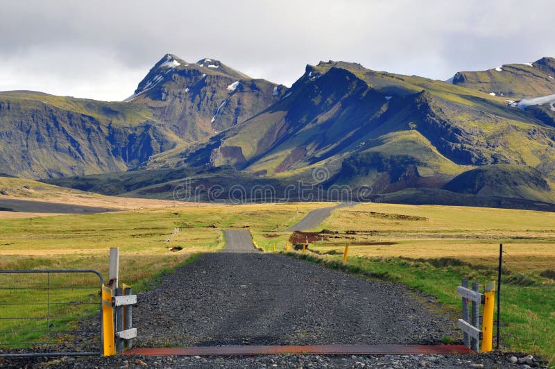 冰岛大草原 库存照片. 图片 包括有 北部, 室外, 无格式, 展望期, 农村, 安排, 天空, 全景, 地平线 - 84831220