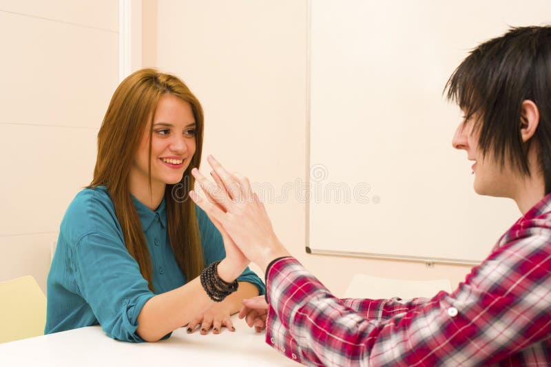 Concentrated 库存图片. 图片 包括有 朋友, 学院, 开会, 女性, 愉快, 学员, 了解 - 23942181