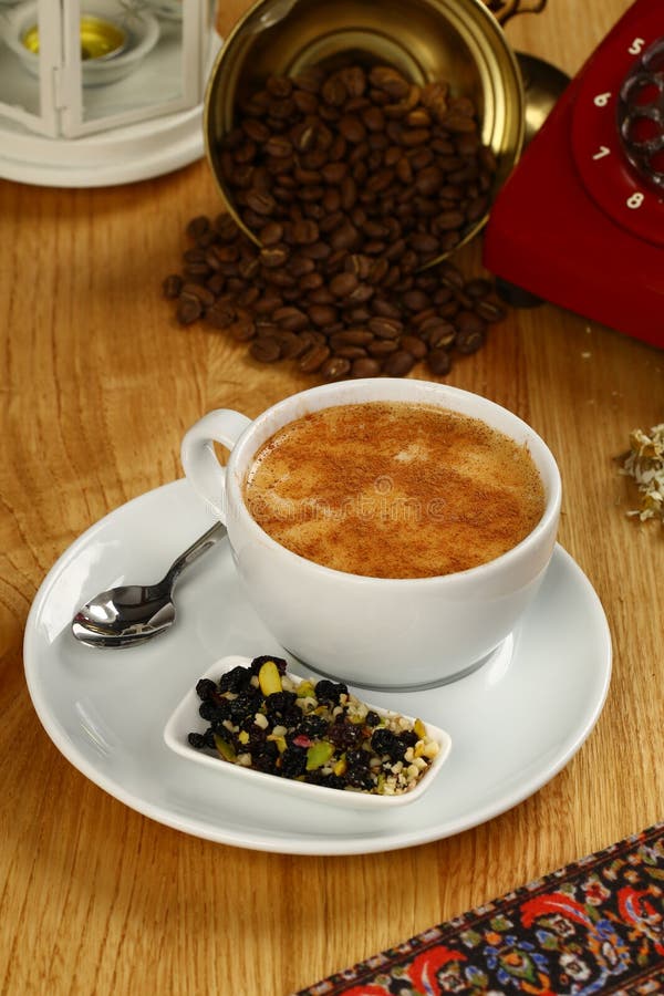 Cup of coffee 库存图片. 图片 包括有 粗麻布, 可耕的, 咖啡因, 制动手, 打赌的人, 杯子 - 99761017