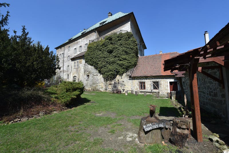 城堡Houska 库存照片. 图片 包括有 镇痛药, 欧洲, 石头, 旅游业, 波西米亚, 布琼布拉, 捷克语 - 114846858