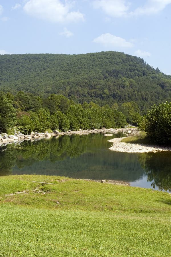 Seneca Mountains & River 库存照片 - 图片 包括有 颜色, 小山: 3223910