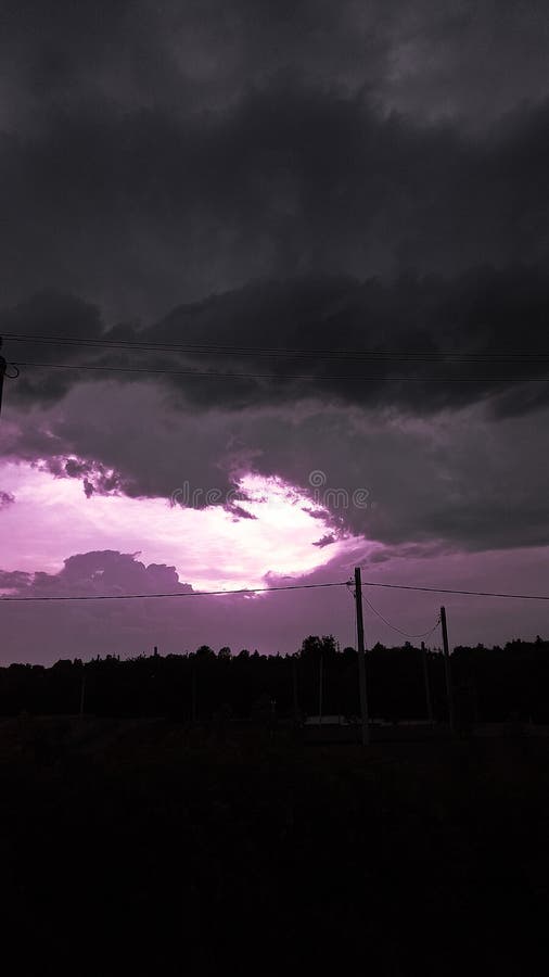 Magic evening clouds 库存照片. 图片 包括有 午夜, 天空, 月光, 晚上, 云彩 - 231160984