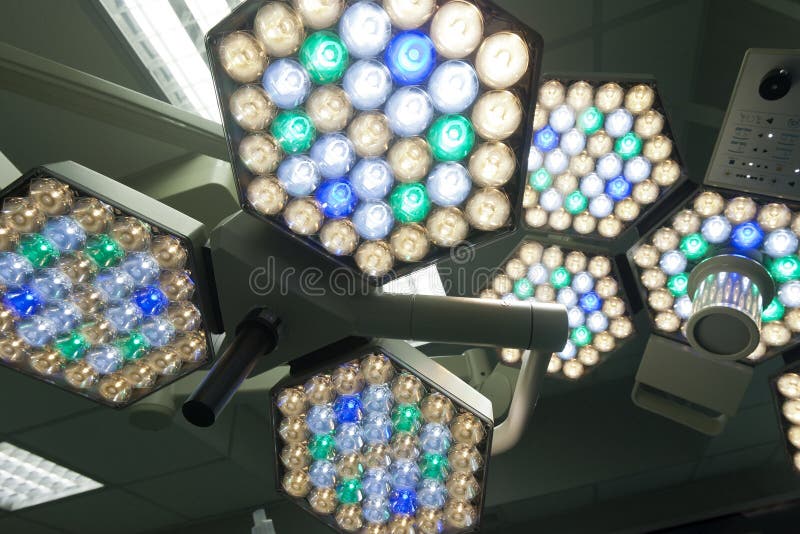 手术灯医院 库存图片. 图片 包括有 医学, 户内, 诊所, 患者, 医生, 运行, 闪亮指示, 页面, 最高限额 - 36989029